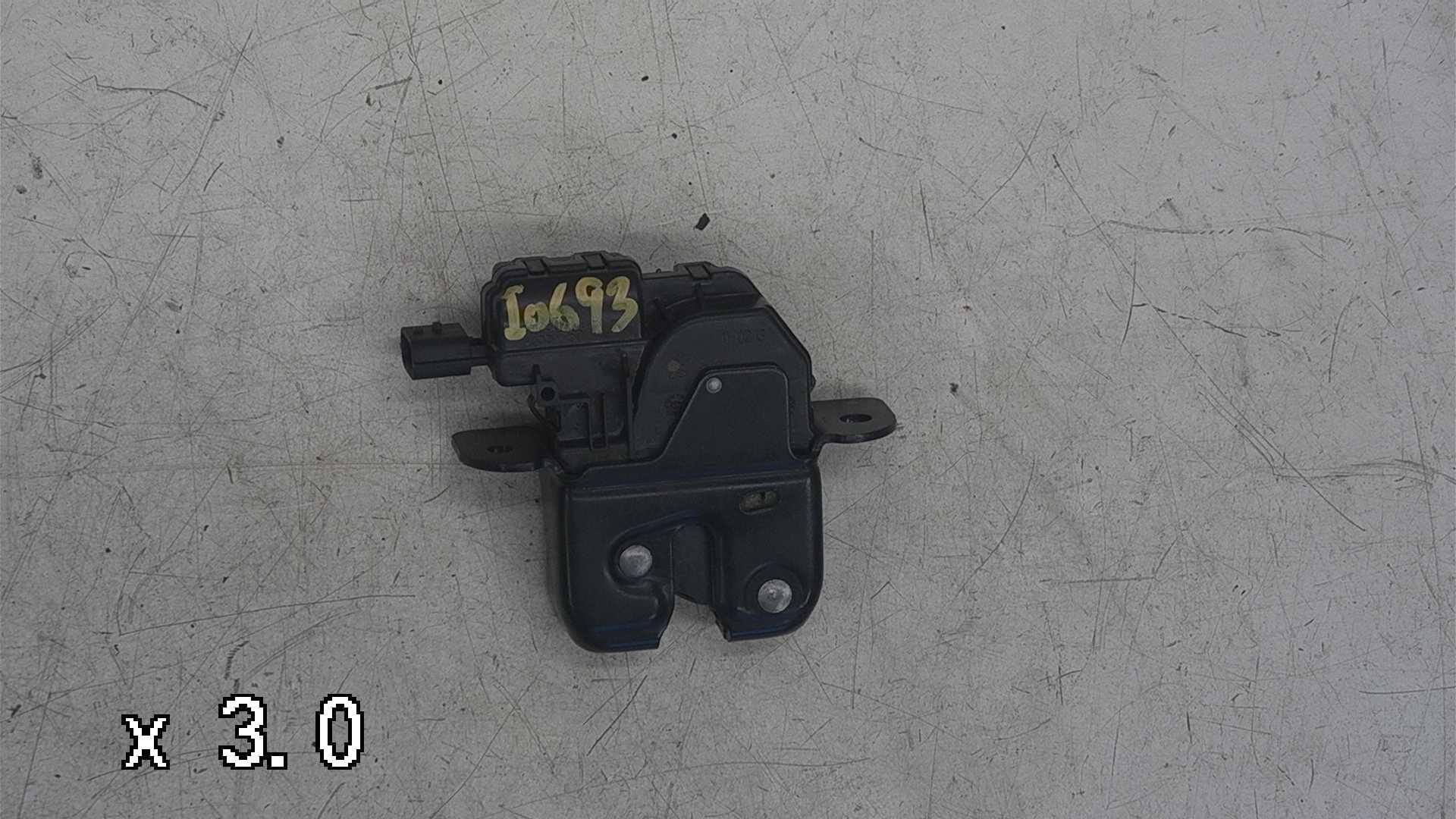 Renault TWINGO II (CN0_) Door lock 40557150