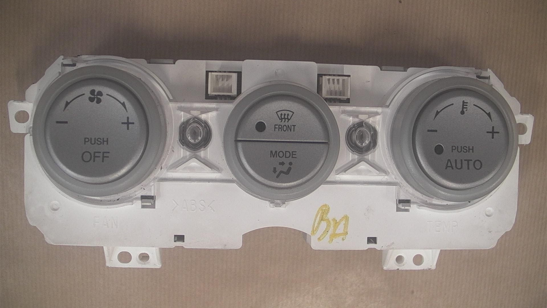 Mazda 6 Hatchback (GG) Warmteregulator QM02 E2E M/AC