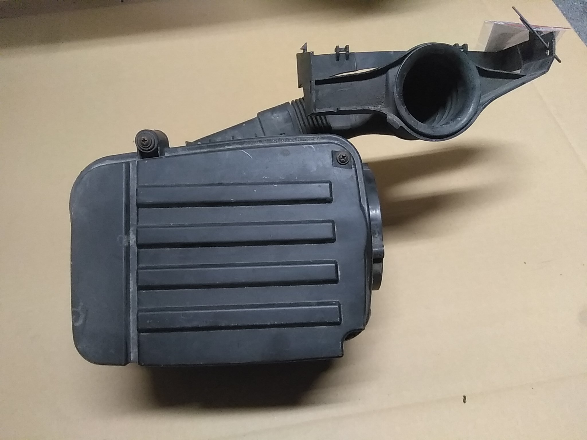 Skoda OCTAVIA II Combi (1Z5) Air filter 1K0 129 607 AL