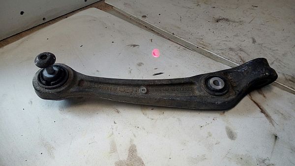 8K0407155C : Bærearm forrest nederst - Autoparts24