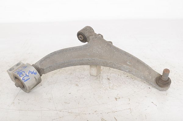 13318885 : Bærearm forrest nederst - Autoparts24