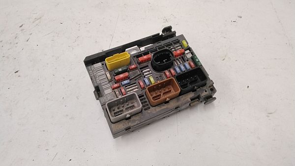 9807028580 : Sikringsboks - Autoparts24