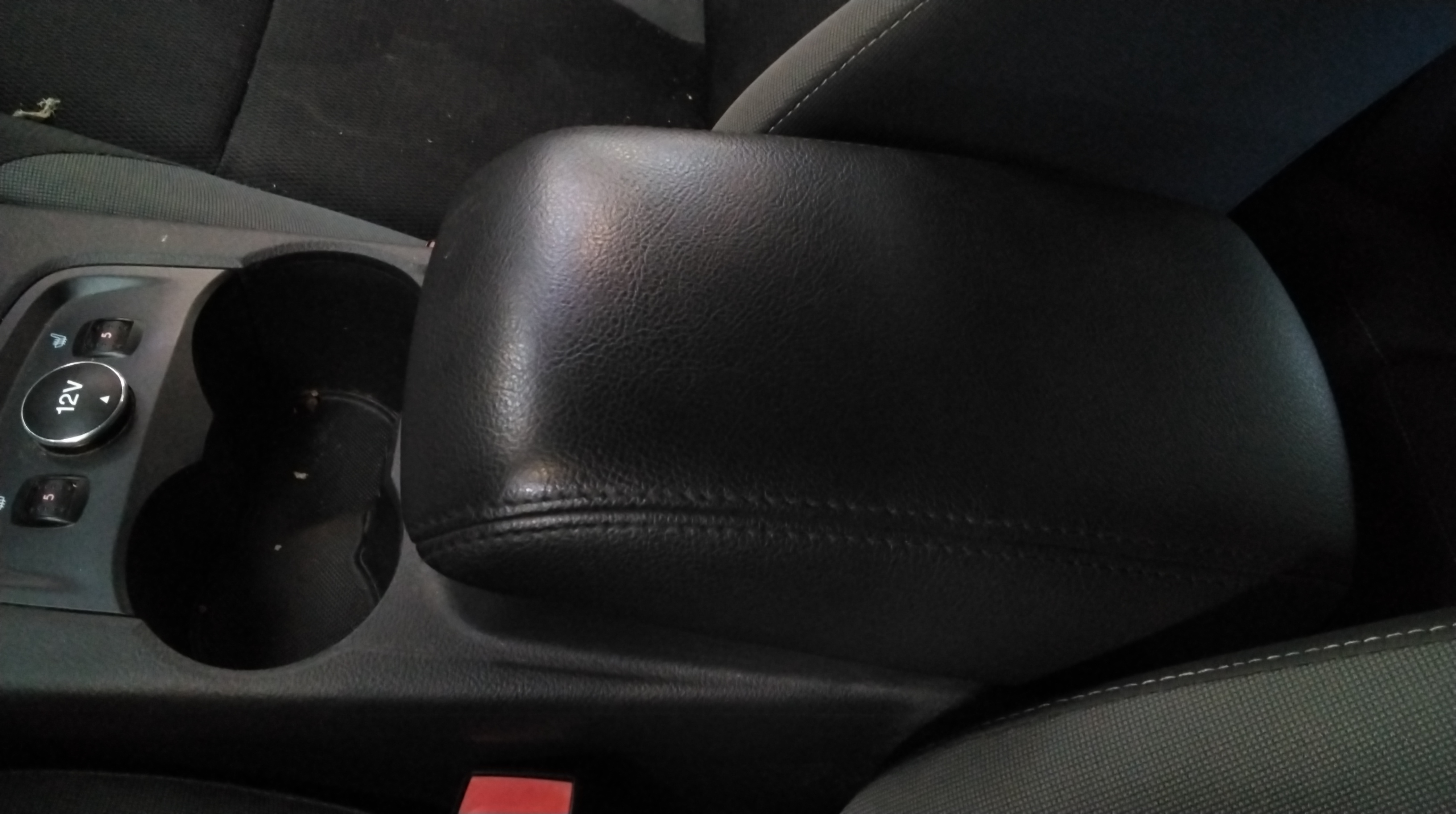 Ford FOCUS III Turnier Arm rest 1835223