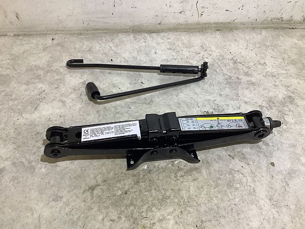 5Q0011031E : Donkraft og Værktøjssæt - Autoparts24