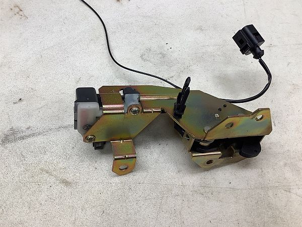 7L0-827-506-C : Zentralverriegelung und Türschloss - Autoparts24