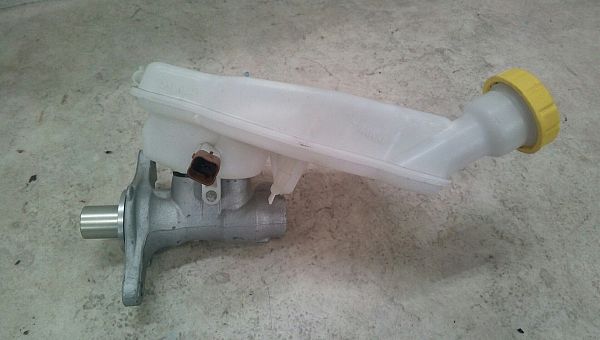 4635-E8 : Bremsevæskebeholder og Bremse hovedcylinder - Autoparts24