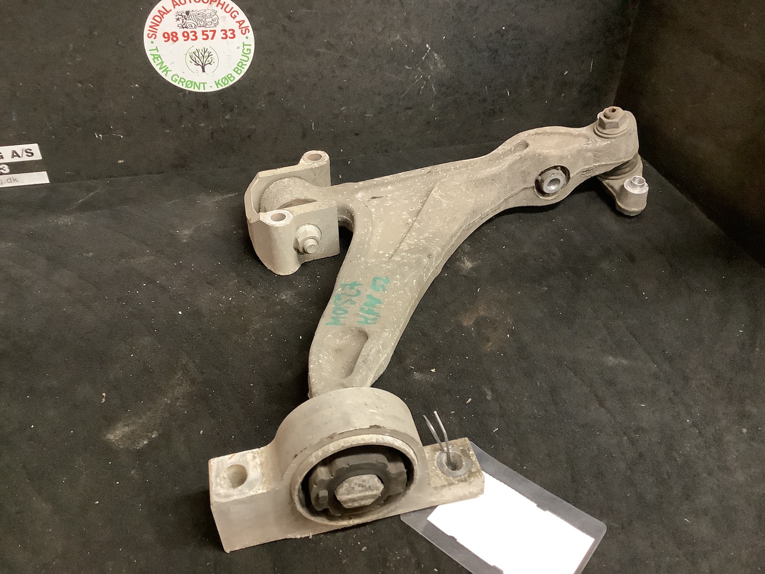 32298148 : Querlenker vorne unten und Querlenker vorne oben - Autoparts24