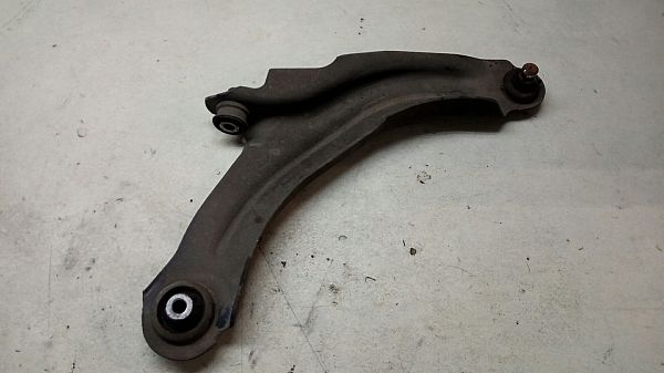 545046817R : Bærearm forrest nederst - Autoparts24