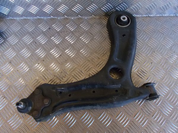 6R0-407-152-A : Bærearm forrest nederst - Autoparts24