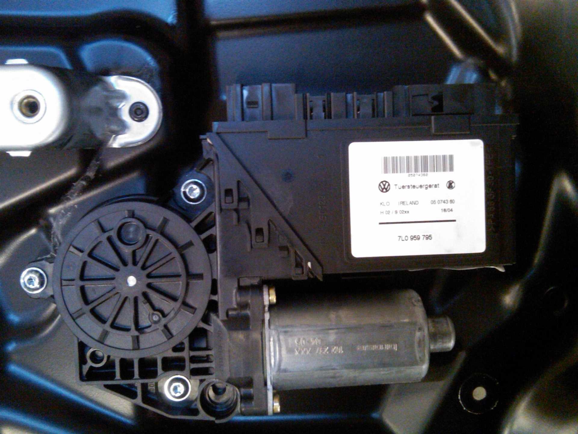 VW TOUAREG (7LA, 7L6, 7L7) Tür 7L0839353K, 7L0839353K RAMME M