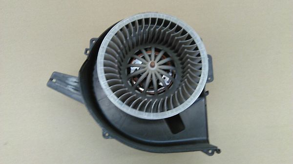 6Q1-820-015-H : Blæsermodstand / Varmeblæser - Autoparts24