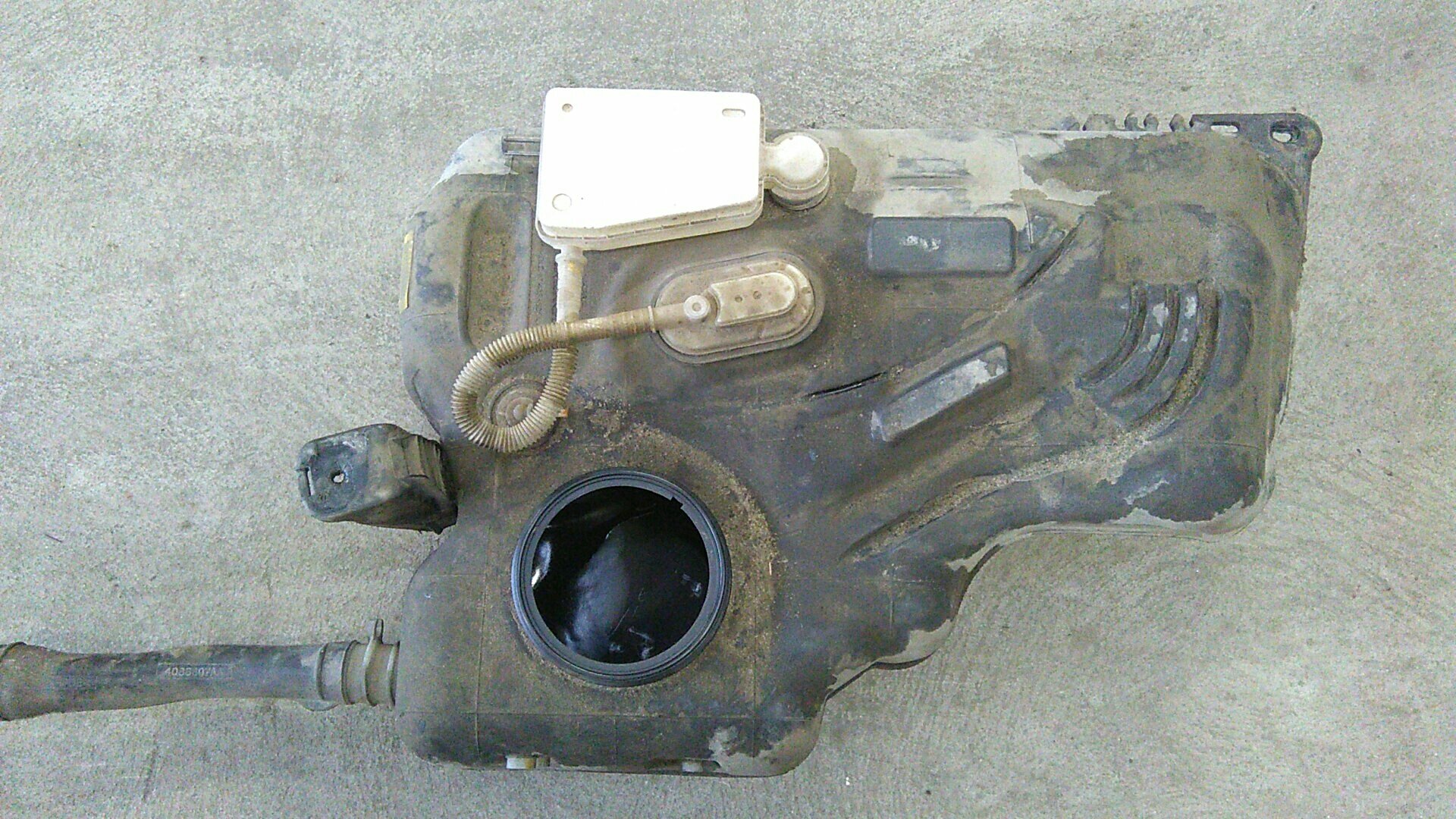 Réservoir pour Peugeot PARTNER Box 1613507880 - Autoparts24