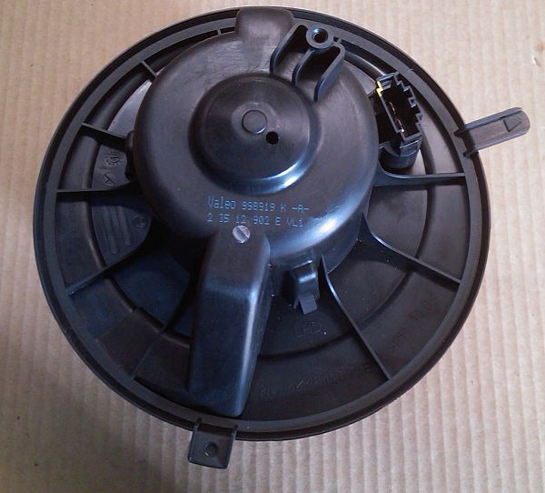 1K1-819-015-E : Kachel Ventilatiemotor / aanjager - Autoparts24