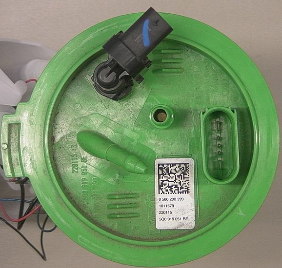 5Q0-919-051-BE : Kraftstoffpumpe und Stossdämpfer hinten - Autoparts24