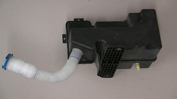 5N0-955-453-A : Sprinklerbeholder og Sprinkler - med motor - Autoparts24