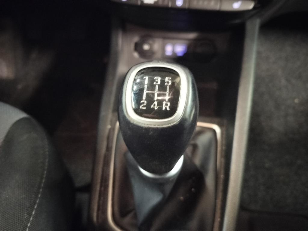 Hyundai i20 Schaltknopf gebraucht kaufen Autoparts24
