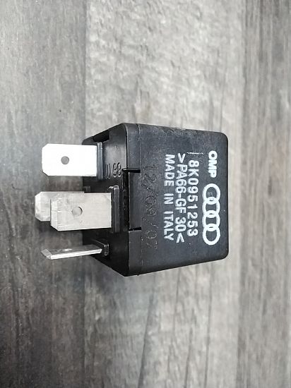 8K0951253 : Sikringsboks og Relæ - diverse - Autoparts24