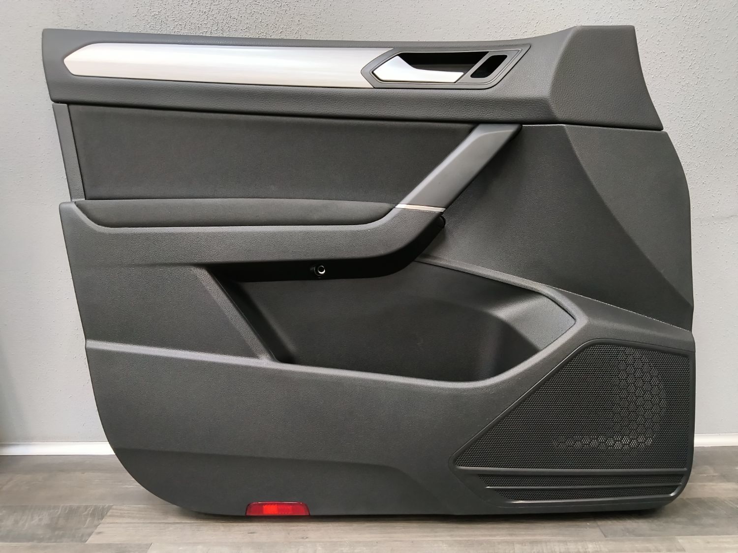 VW TOURAN (5T1) Side coverings 5TB 867 011 D