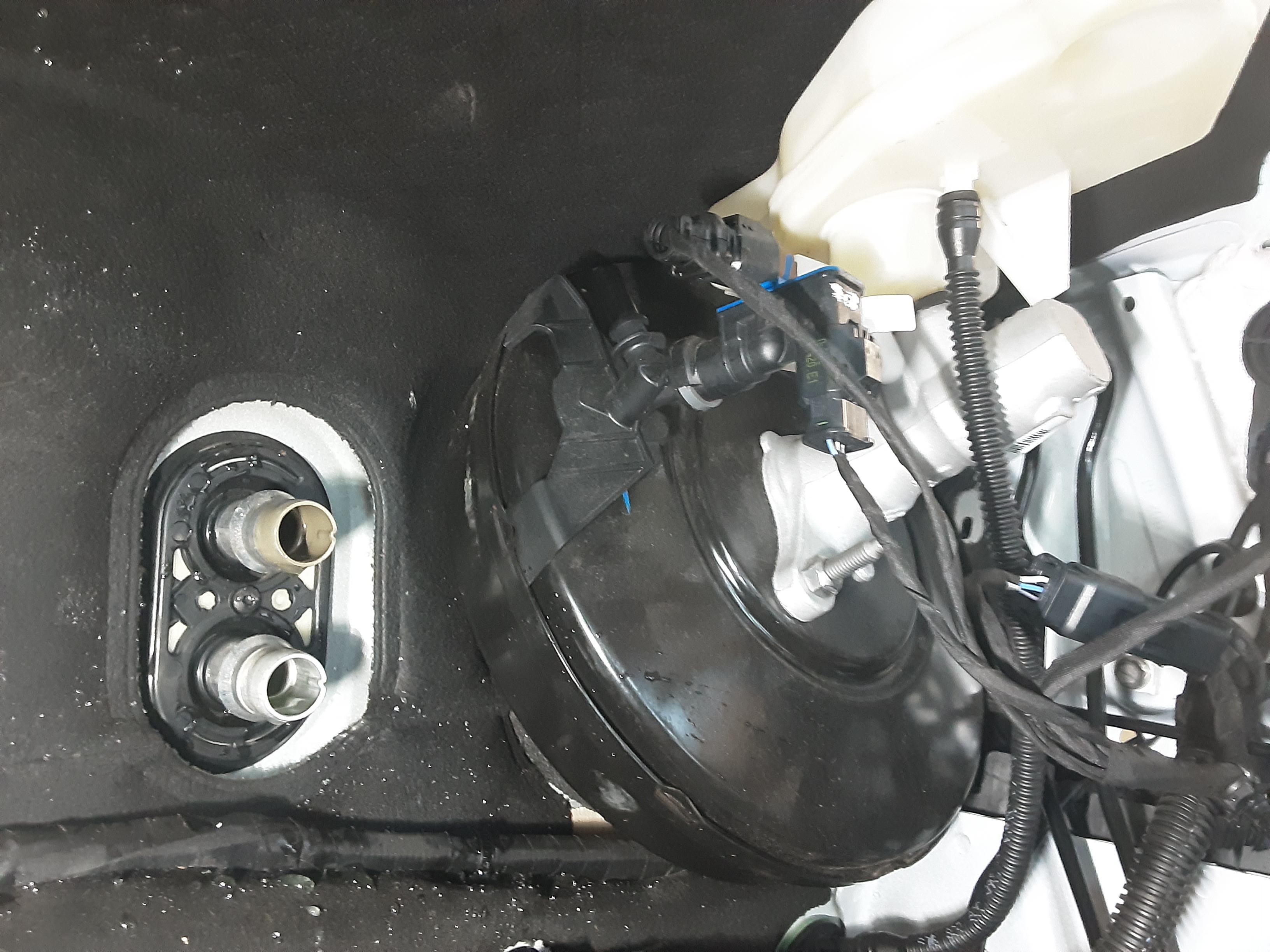 Amplificatore di forza frenante originale su entrambi i lati Opel Crossland X (P17) 2020