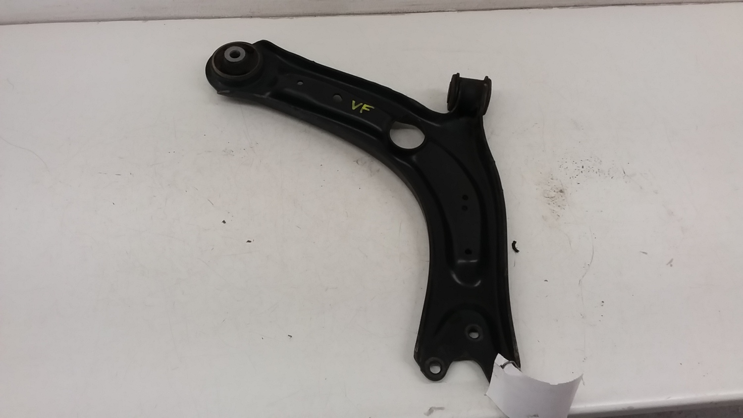 3Q0407151S : Bærearm forrest nederst og Spindel for - Autoparts24