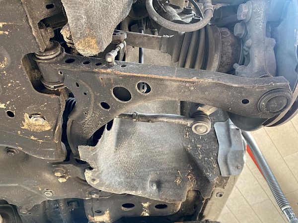 39089344 : Draagarm lvoor onder - Autoparts24