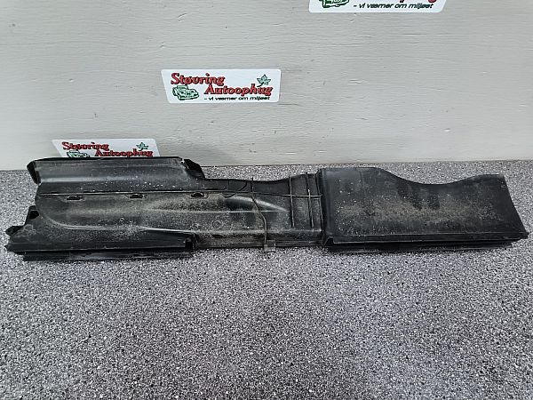 5Q0129954H : Luftindtag - for og Pynteliste - Autoparts24