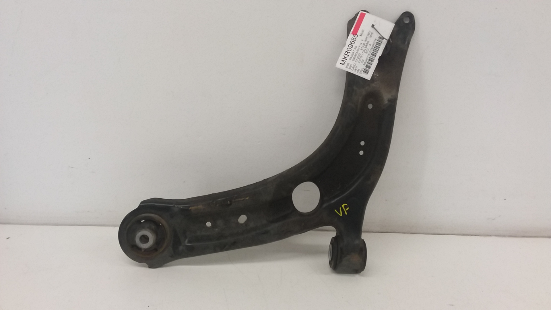 3Q0407151S : Bærearm forrest nederst og Spindel for - Autoparts24