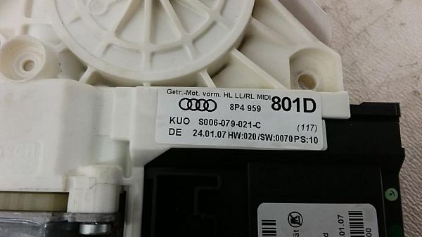 8P4-959-801-D : Portierruitmotor - Autoparts24