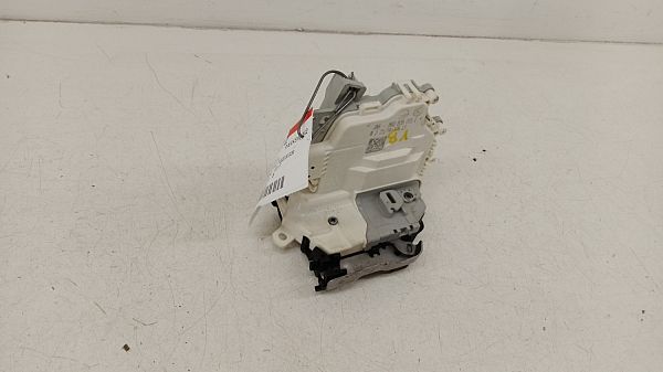 8K0-839-015-E : Dørlås og Centrallås - Autoparts24