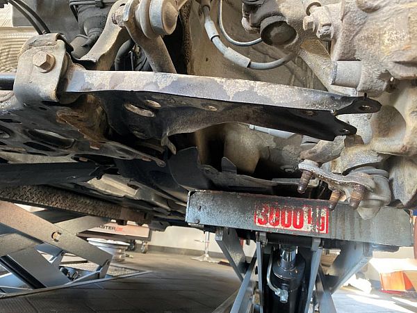 5Q0-407-151-L : Bærearm forrest nederst - Autoparts24