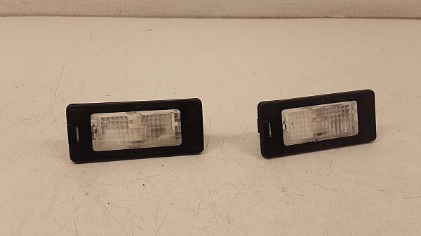 5N0943021 : Nummerplade - lygte og Baglygte - Autoparts24