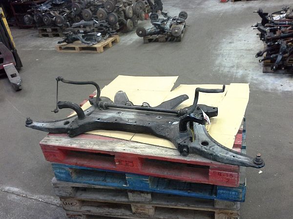 MR961172 : Subframe en Vooras kompleet - Autoparts24