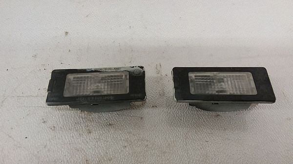 5N0943021 : Nummerplade - lygte og Baglygte - Autoparts24