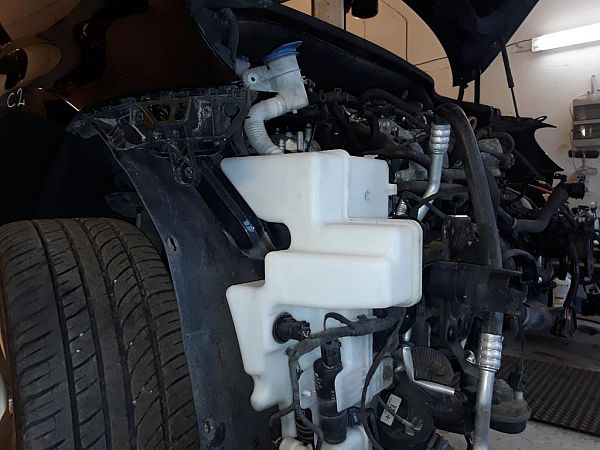 1T0955453E : Ruitensproeier reservoir en Ruitensproeier reservoir met ...