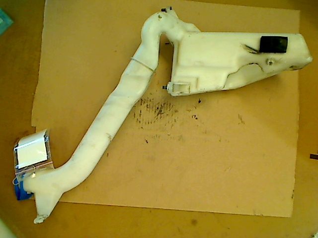 6Q0-955-453 : Sprinklerbeholder og Sprinkler - med motor - Autoparts24