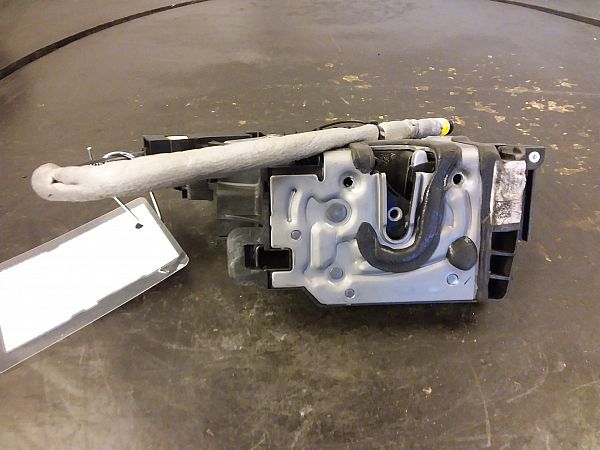 099-720-6801 : Zentralverriegelung und Türschloss - Autoparts24