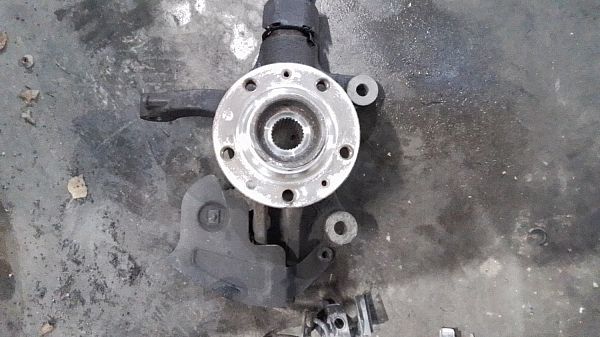 SU001B2346 : Asschenkel / Wielnaaf voor - Autoparts24