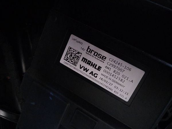 4M1-820-021-A : Blæsermodstand / Varmeblæser - Autoparts24
