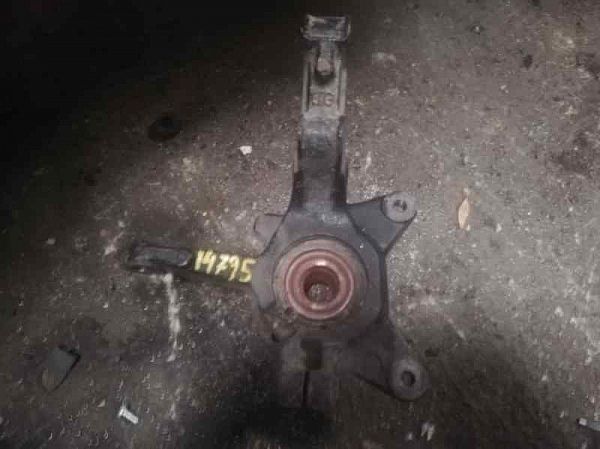 8200755590 : Asschenkel / Wielnaaf voor - Autoparts24