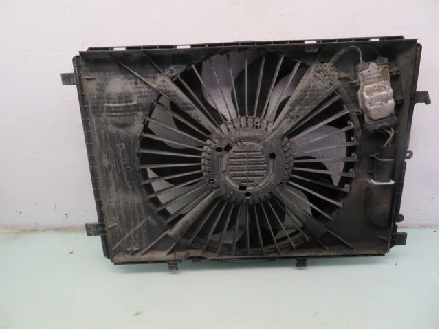 A2049061403 : Kølerblæser el - Autoparts24