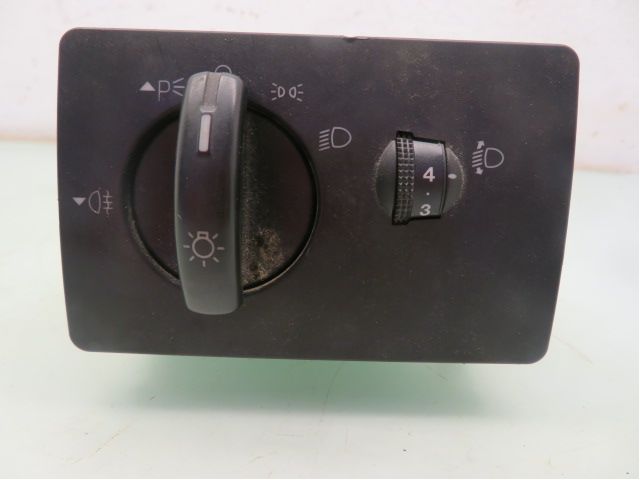 1323823 : Lyskontakt - Autoparts24