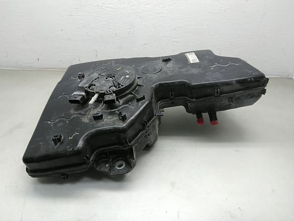 5QF-131-877-N : Adblue beholder - Autoparts24