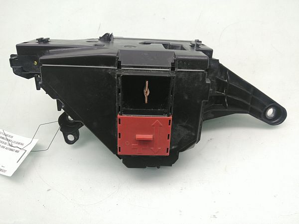 Brugt Mercedes-Benz EQC - sikringsboks | Autoparts24