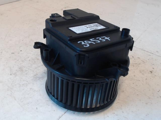 4M1-820-021-B : Blæsermodstand / Varmeblæser - Autoparts24