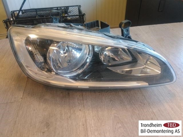 Brugt Volvo V60 - Forlygte | Autoparts24