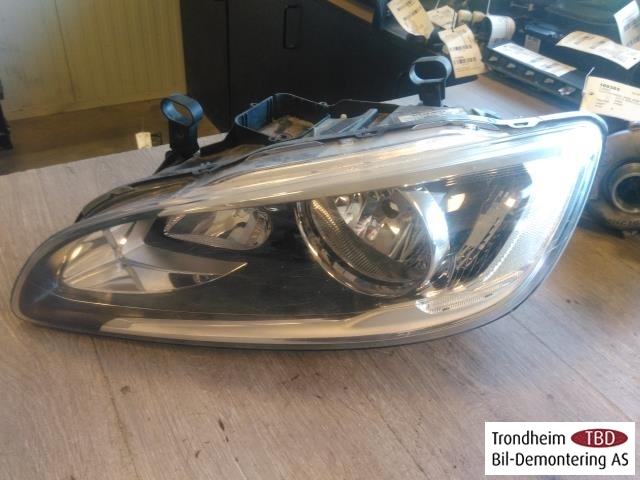 Brugt Volvo V60 - Forlygte | Autoparts24