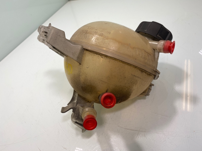 9821049380 : Ekspansionsbeholder - Autoparts24