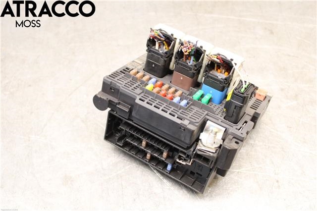 9810296380 : Sikringsboks - Autoparts24
