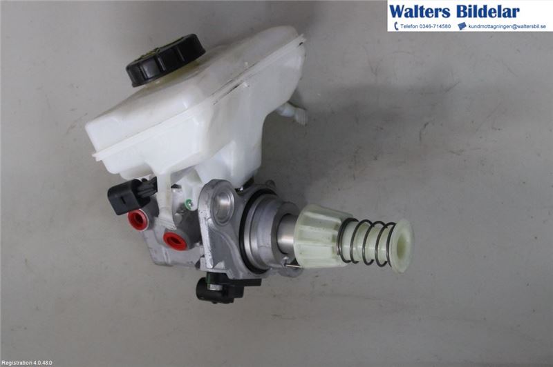 8W0-611-301 : Bremse hovedcylinder og Bremsevæskebeholder - Autoparts24