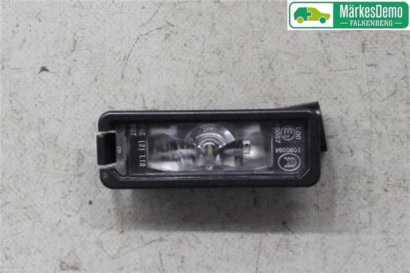 3G5943021 : Nummerplade - lygte - Autoparts24